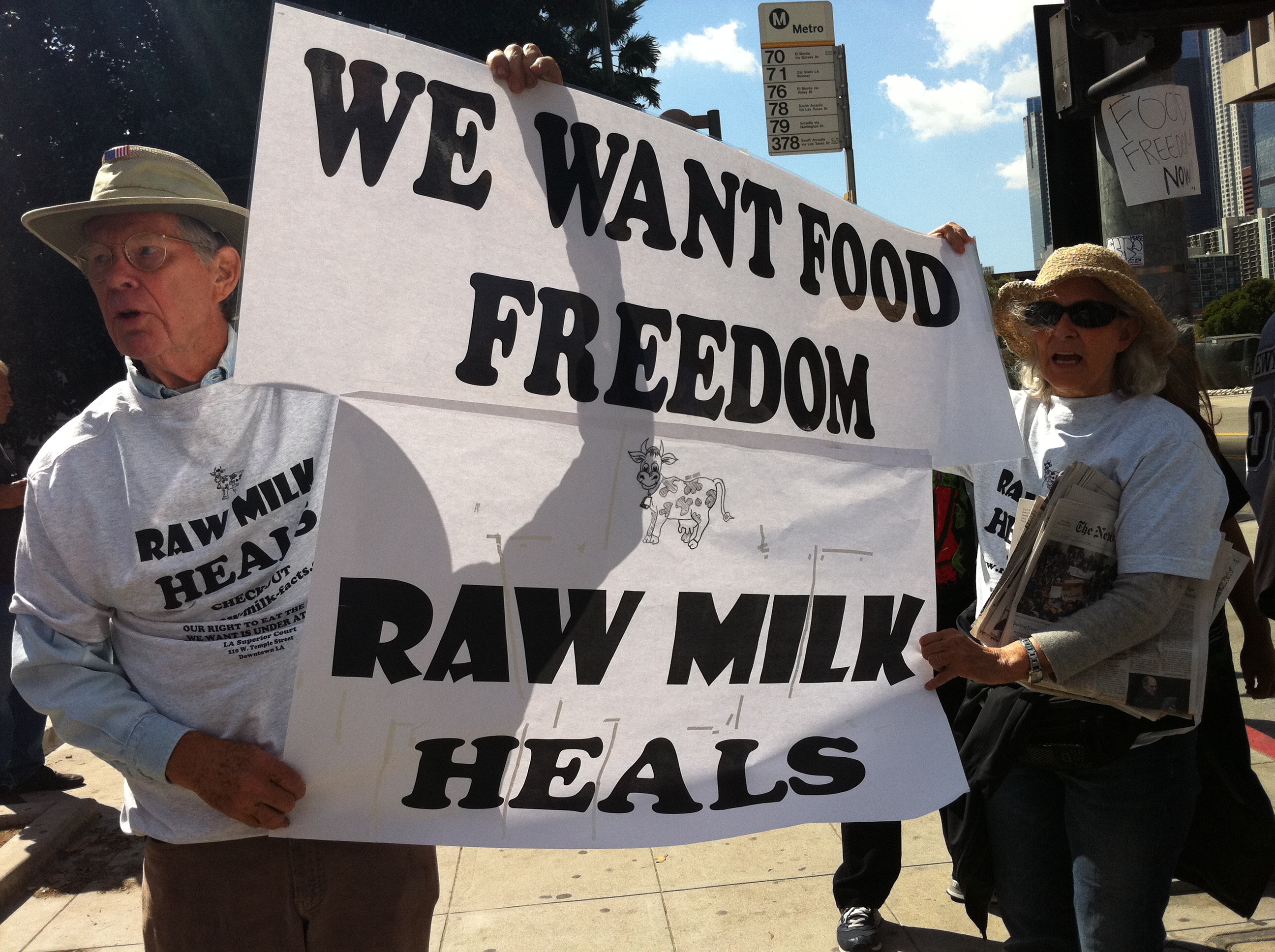 Understanding the Risks and Benefits of Drinking Raw Milk - Keep Kids ...